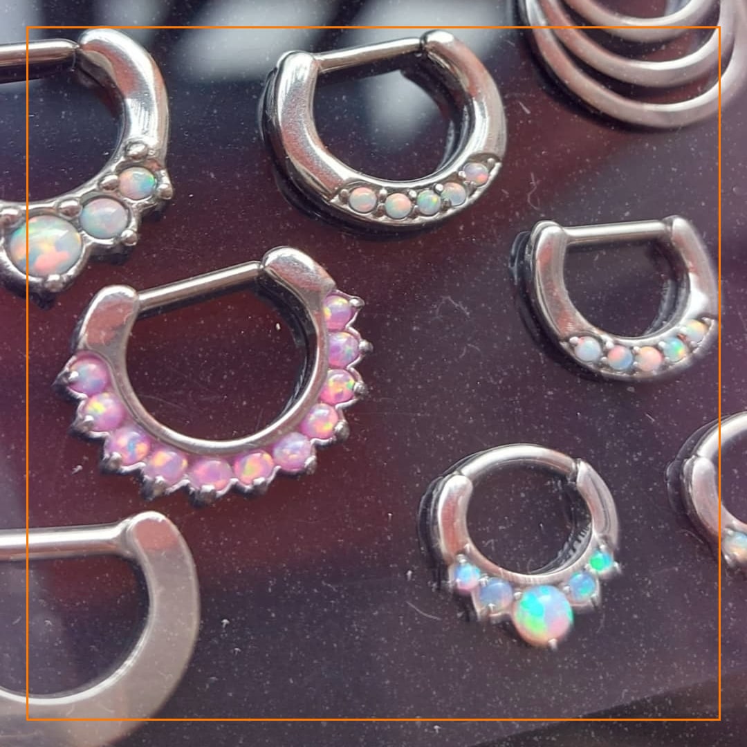 A Guide to Buying Jewellery Online – Lighthouse Tattoo & Piercing Studio